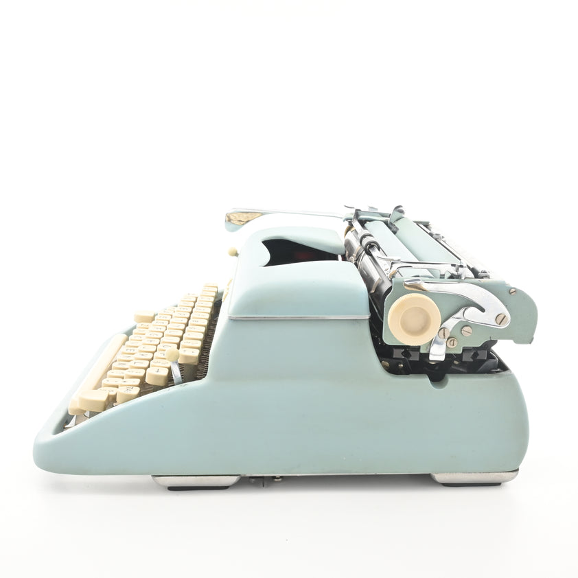 Rare Everest Mod k2 light blue portable typewriter – Mr & Mrs Vintage ...