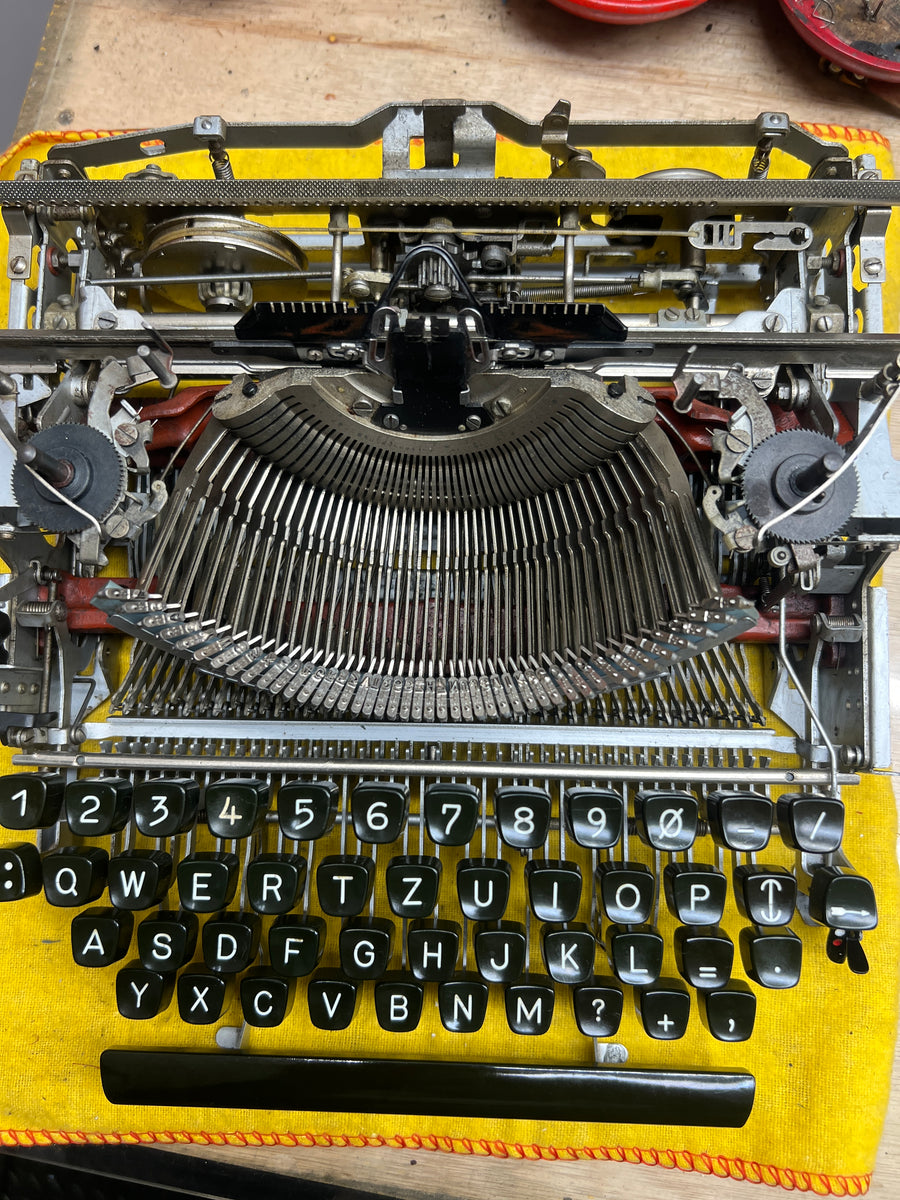 Rare Military Olympia SM Typewriter with Original Panzerkoffer Carryin ...