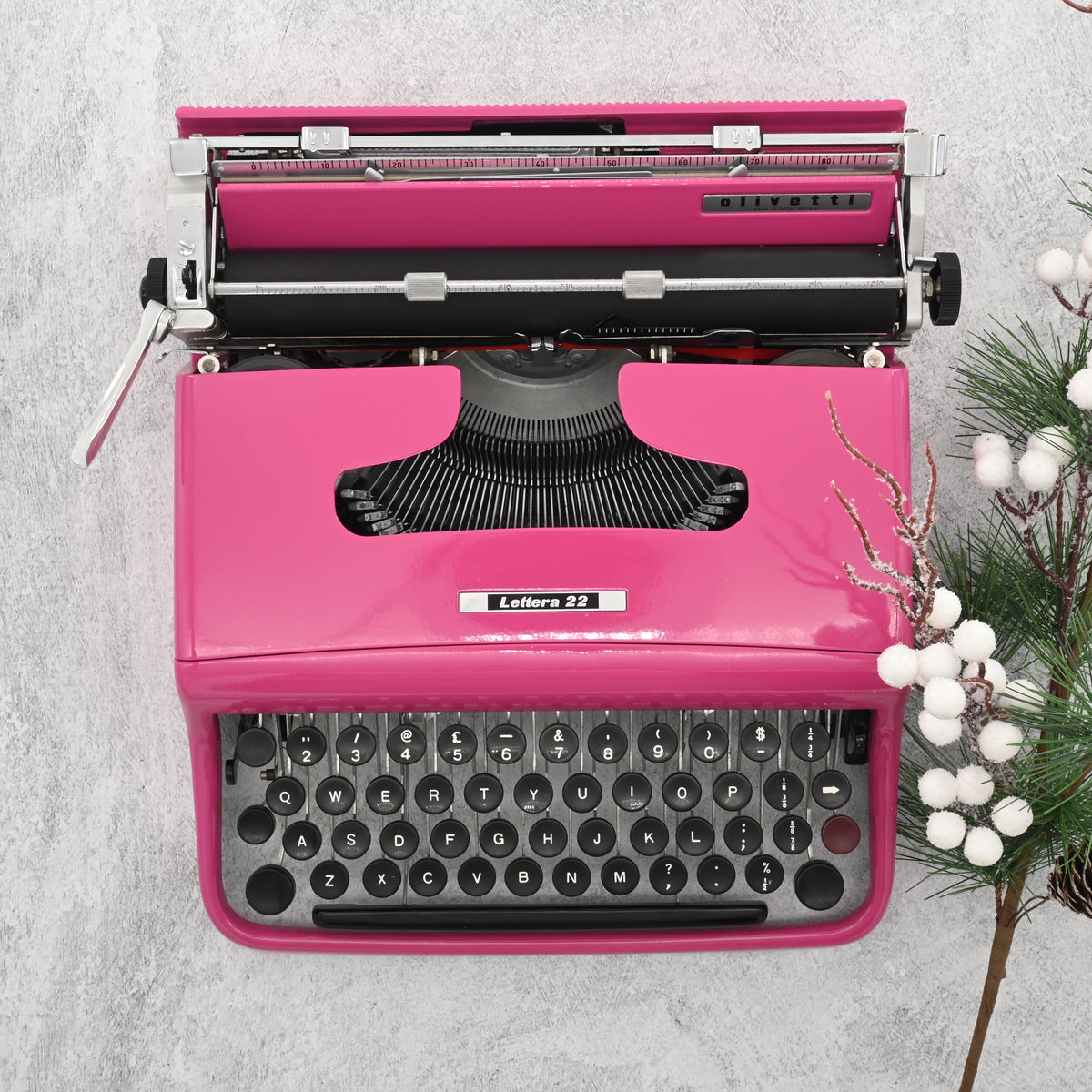 Olivetti Lettera 22 Typewriter - WORLDWIDE SHIPPING – Mr & Mrs Vintage ...