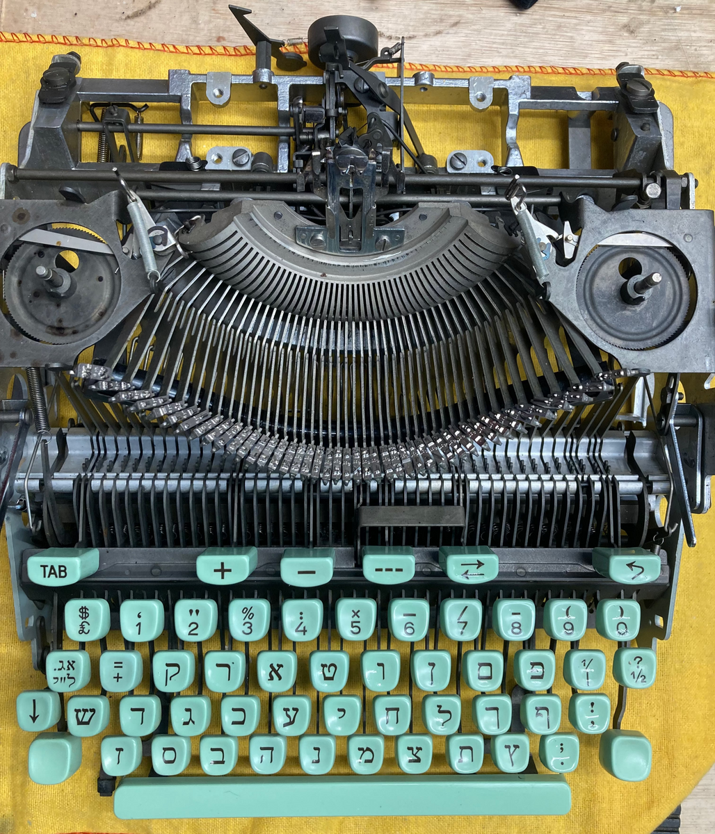 Hebrew Hermes 3000 Typewriter - - UK & WORLDWIDE – Mr & Mrs Vintage ...